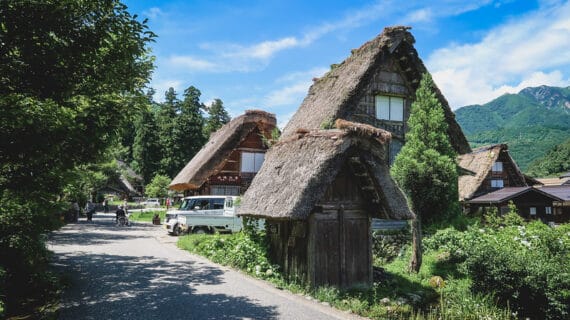 Shirakawa-go Day Trip: Visiting the Most Beautiful Village in Japan!
